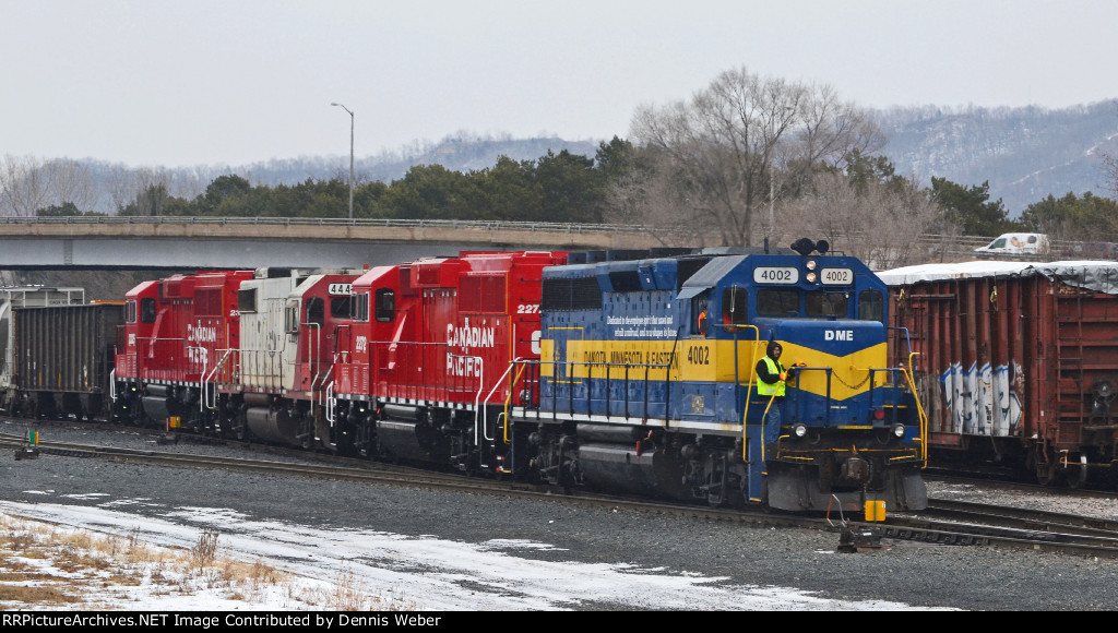 DM&E 4002, CP's Tomah Sub.